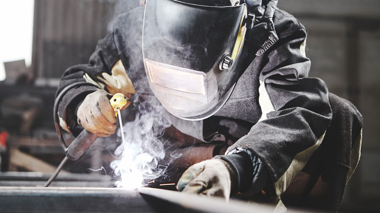 New welding helmet from SRI delivers crisp high definition, 3D, real-time views - SRI